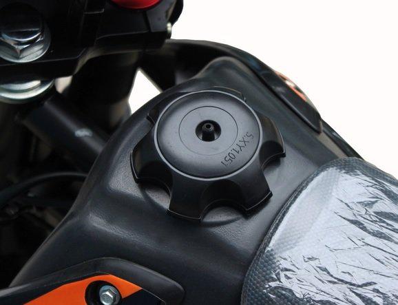 Tao DB-17 - 125cc Deluxe Dirt / Pit Bike 17" front rim 4 Speed manual,